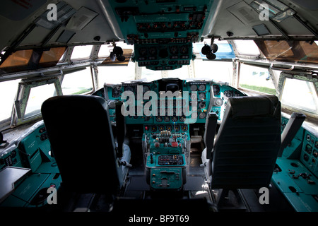Interior view of the cockpit of an old Ilyushin Il-62 "Classic" long ...