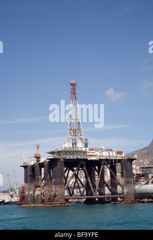 Oil Rig and search/ drillship alongside - Cape Town Stock Photo - Alamy