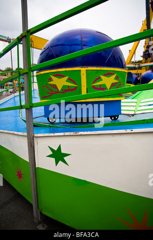 Tilt-a-whirl amusement park ride at the Dutchess County fair in ...