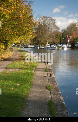 Boats on the River Thames at Hurley Riverfront, Berkshire Stock Photo ...
