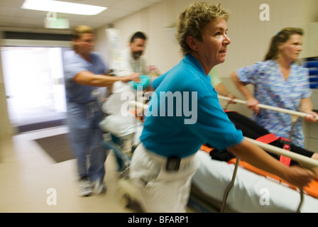 Emergency room, EMTs rush patient to operating room Stock Photo - Alamy