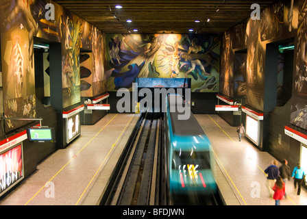 Santiago Chile,Metro Station,Universidad de Chile,subway,train,train ...