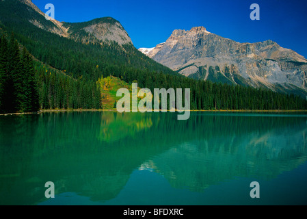 Emerald Lake and Michael Peak, Yoho Nationalpark, British Columbia ...