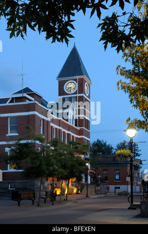 Duncan City Hall in downtown Duncan. Cowichan Valley, Vancouver Island ...
