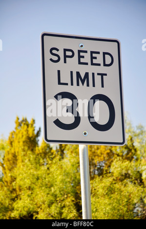 A 30 miles per hour (mph) speed restriction sign Stock Photo - Alamy
