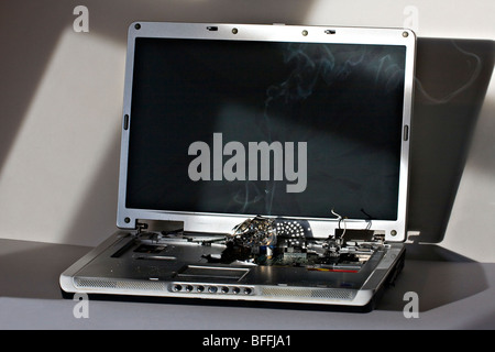 broken laptop computer with cracked screen Stock Photo - Alamy