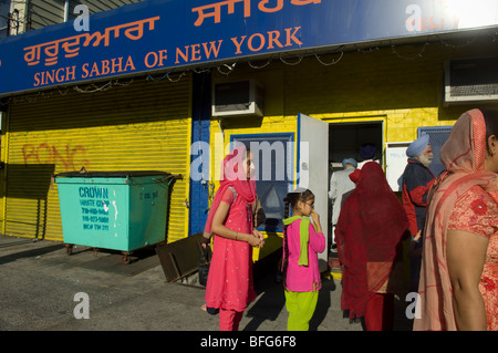 Members of the congregation of the Singh Sabha Sikh temple of New York ...