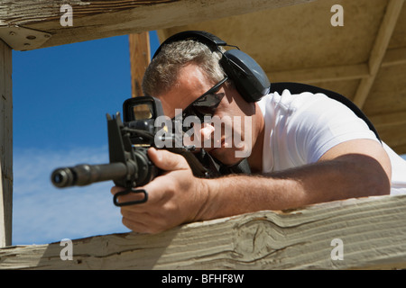 Man aiming machine gun at firing range Stock Photo - Alamy