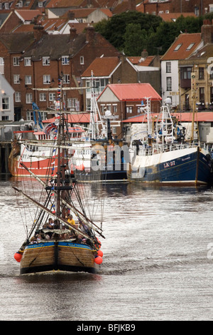 Maritime history, rigging of the Captain Cook's HMS Endeavour (replica ...