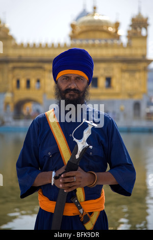 Sikh pilgrim with traditional costumes. The Golden Temple. Amritsar ...
