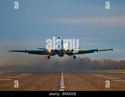 RAF Nimrod HS MR2 at RAF Kinloss Morayshire. XV232 Stock Photo - Alamy