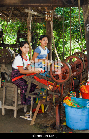 Manufacturing process of rubber rings from natural caoutchouc on a ...
