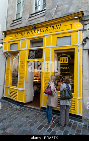 PARIS Jewish food store in the Marais district Stock Photo - Alamy