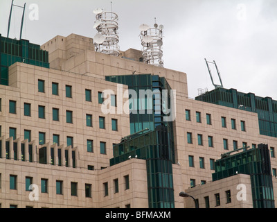 The British Secret Intelligence Service (MI6) headquarters building ...