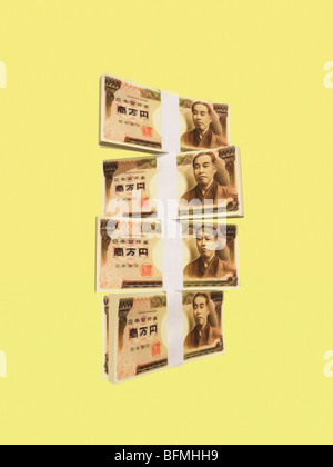 Stack of Japanese Yen Stock Photo - Alamy