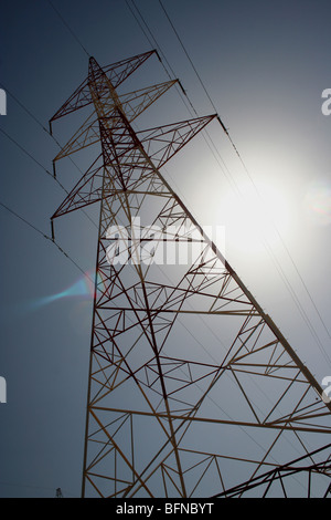 Arabian desert and transmission line Stock Photo - Alamy