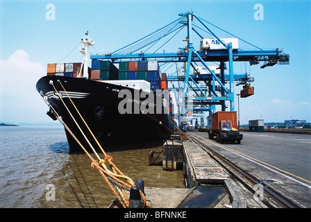 loading container ship, Jawaharlal Nehru Port, JNPT, Nhava Sheva Port ...
