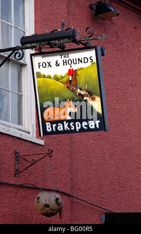 The pub sign of The Fox and Hounds Pub, Uffington, Oxfordshire Stock ...