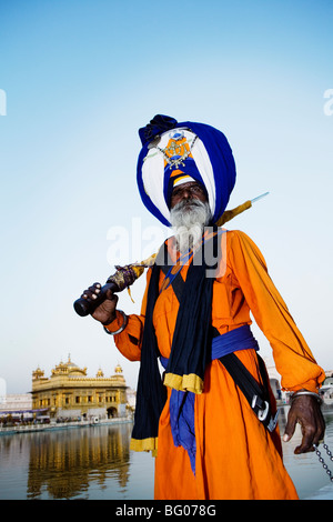 Sikh man with a massive turban and a sword in Golden Temple, Amritsar ...