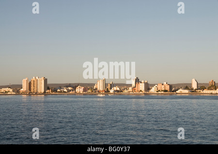 View of the coast of the Valdes Peninsula, Argentina Stock Photo - Alamy