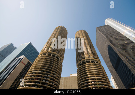 Chicago, Illinois, USA/ The corn cob-shaped towers of Marina City, a ...