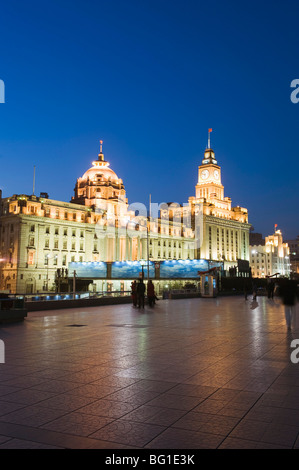 Historical colonial style buildings illuminated on The Bund, Shanghai ...
