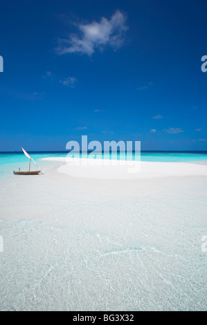 Boat anchoring at a white sand beach, Cerros de Mavecure, Eastern ...