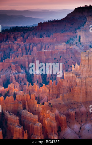 Bryce Canyon from Inspiration Point at sunset, Bryce Canyon National ...