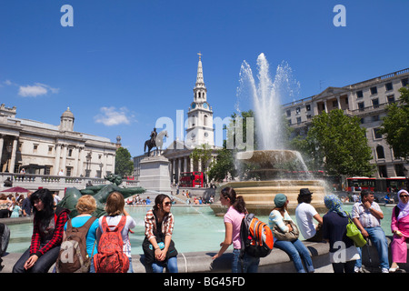 England, London, Trafalgar Square, Fountain Stock Photo - Alamy
