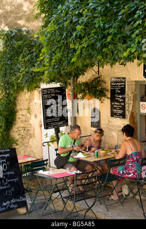 Provence, France. View of Gordes, a small medieval town in Provence ...