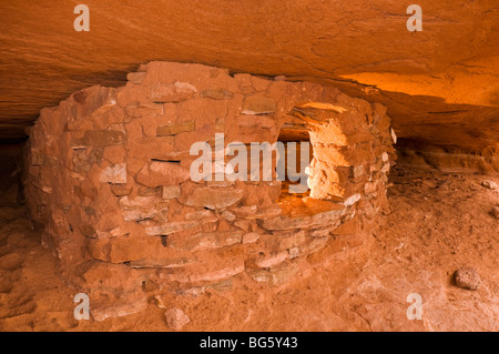 Ancient Native American (Anasazi) granary ruins in Grand Canyon Stock ...