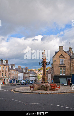 Shops in Jedburgh town centre on corner Exchange Street and High Street ...