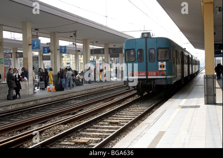 Bergamo Railway Station platform 4 Stock Photo - Alamy