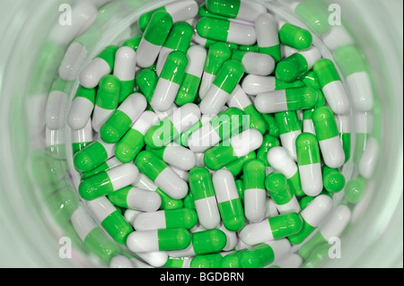 White pills tablets Stock Photo - Alamy