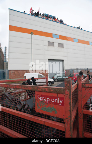 Workers on roof of Visteon (Ford) factory as occupation is eded by a ...