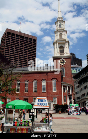 Park Street Church in Boston Common public park in downtown Boston ...
