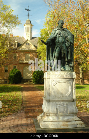 USA, Virginia, Williamsburg, statue of Baron de Botetourt, College of ...