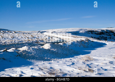 A4107 bwlch mountain road rhondda valley during spell of heavy snow ...