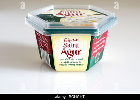 Tub of "Saint Agur" spreadable mild blue cheese Stock Photo - Alamy