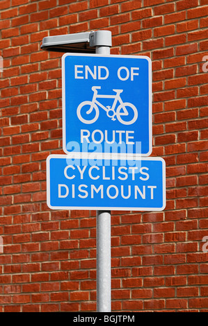 End of Cycle Route sign Stock Photo - Alamy