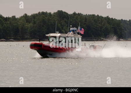 25 foot Defender Class US Coast Guard Patrol boat (RB-S) on the Hudson ...