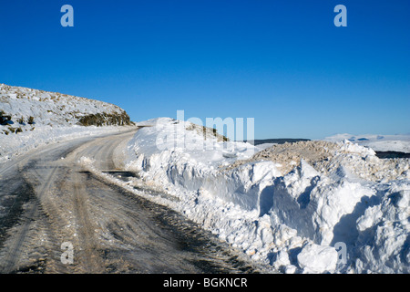 A4107 bwlch mountain road rhondda valley during spell of heavy snow ...