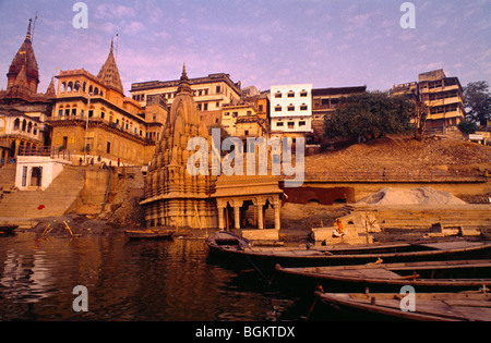 Submerged Ratneshwar Mahadev Mandir temple at Scindia Ghat, Varanasi ...