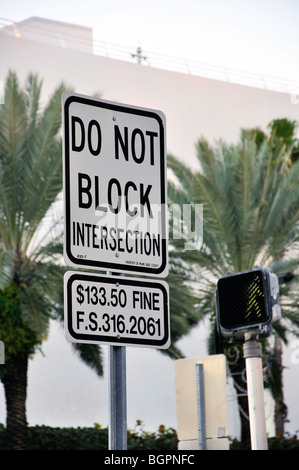 do not block intersection Stock Photo - Alamy