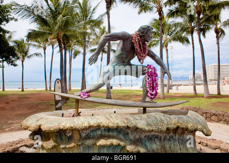 Duke Kahanamoku Statue on Waikiki Beach on August 8, 2016 in Honolulu ...