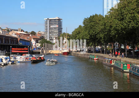 Bristol, Harbourside, Narrow Quay Stock Photo - Alamy
