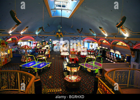 Seaside amusements on the pier at Eastbourne Stock Photo - Alamy