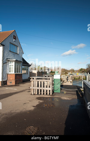 Lock keepers cottage, Sandford Lock, River Thames, Oxfordshire Stock ...