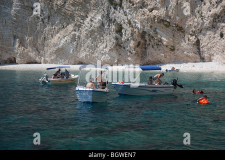 excursion boats Laganás Bay Stock Photo - Alamy