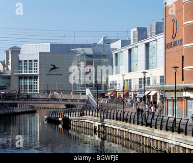 The Oracle Shopping Centre, Reading, Berkshire UK, people inside the ...
